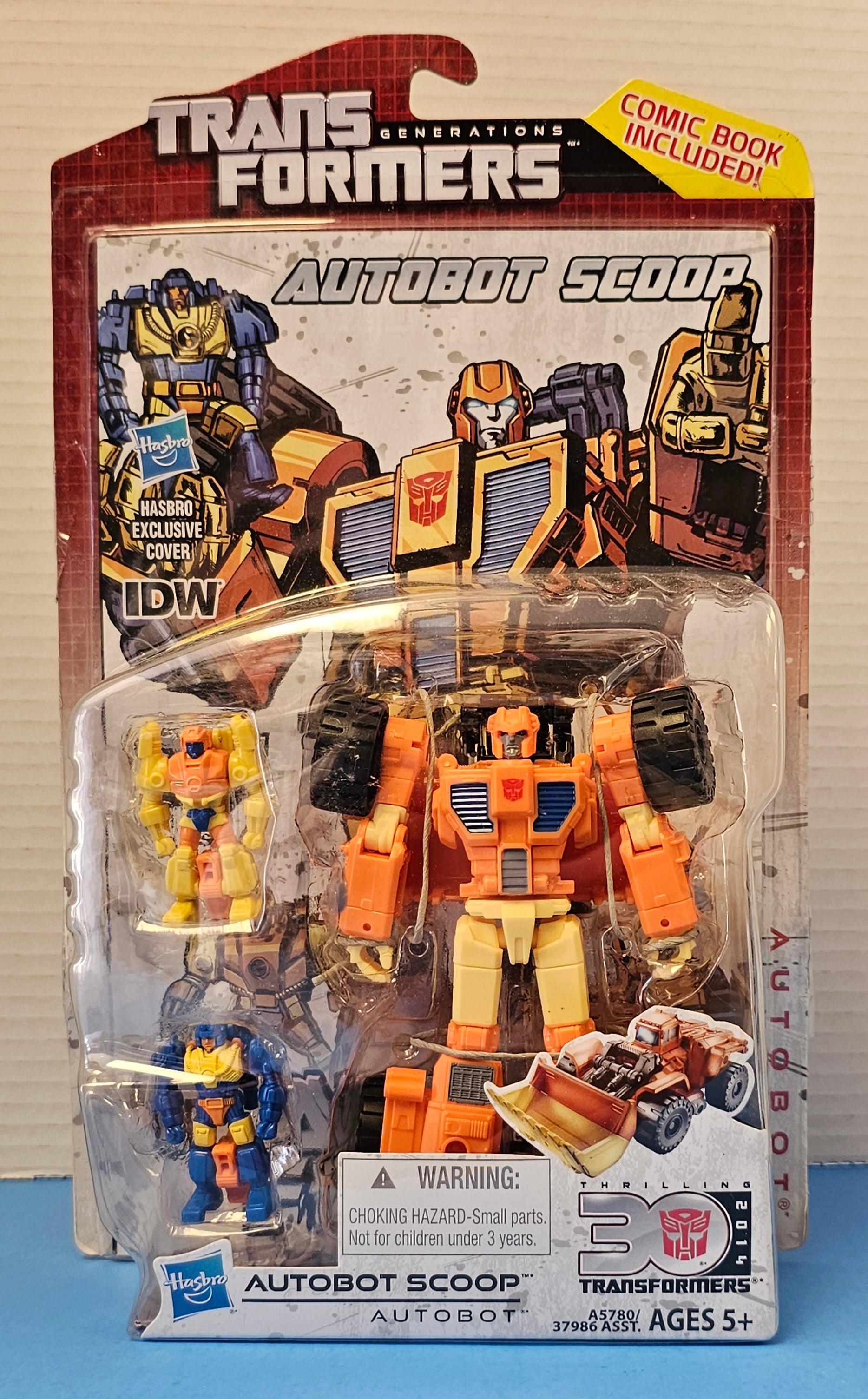 TRANSFORMERS GENERATIONS AUTOBOT SCOOP WITH COMIC BOOK – collectablekingdom